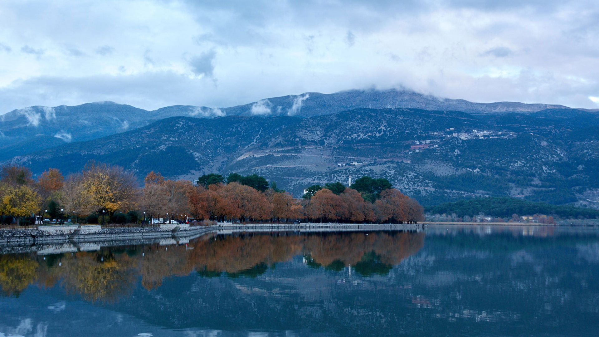 8 lakes of Northern Greece worth to visit